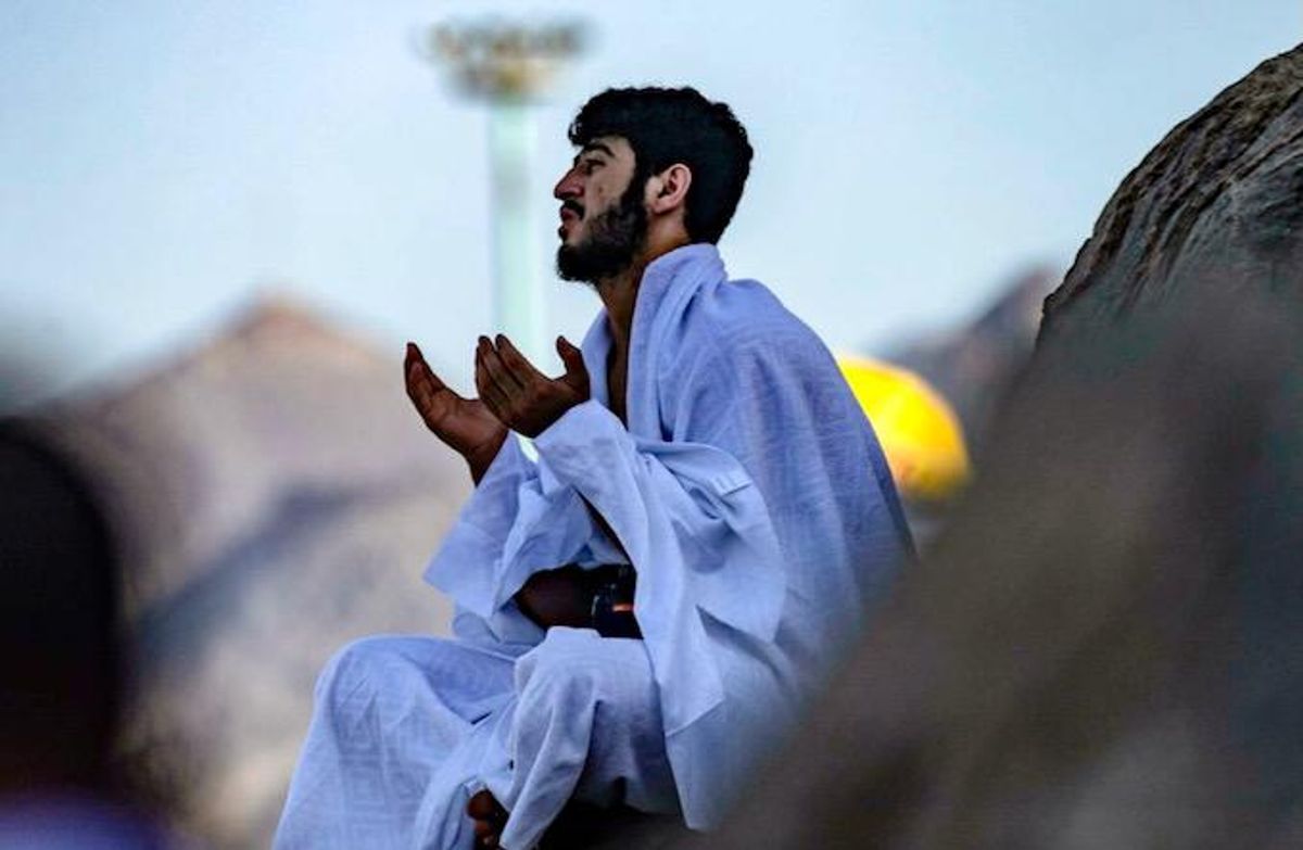 Muslims 'stone the devil' as almost million-strong hajj winds down ...