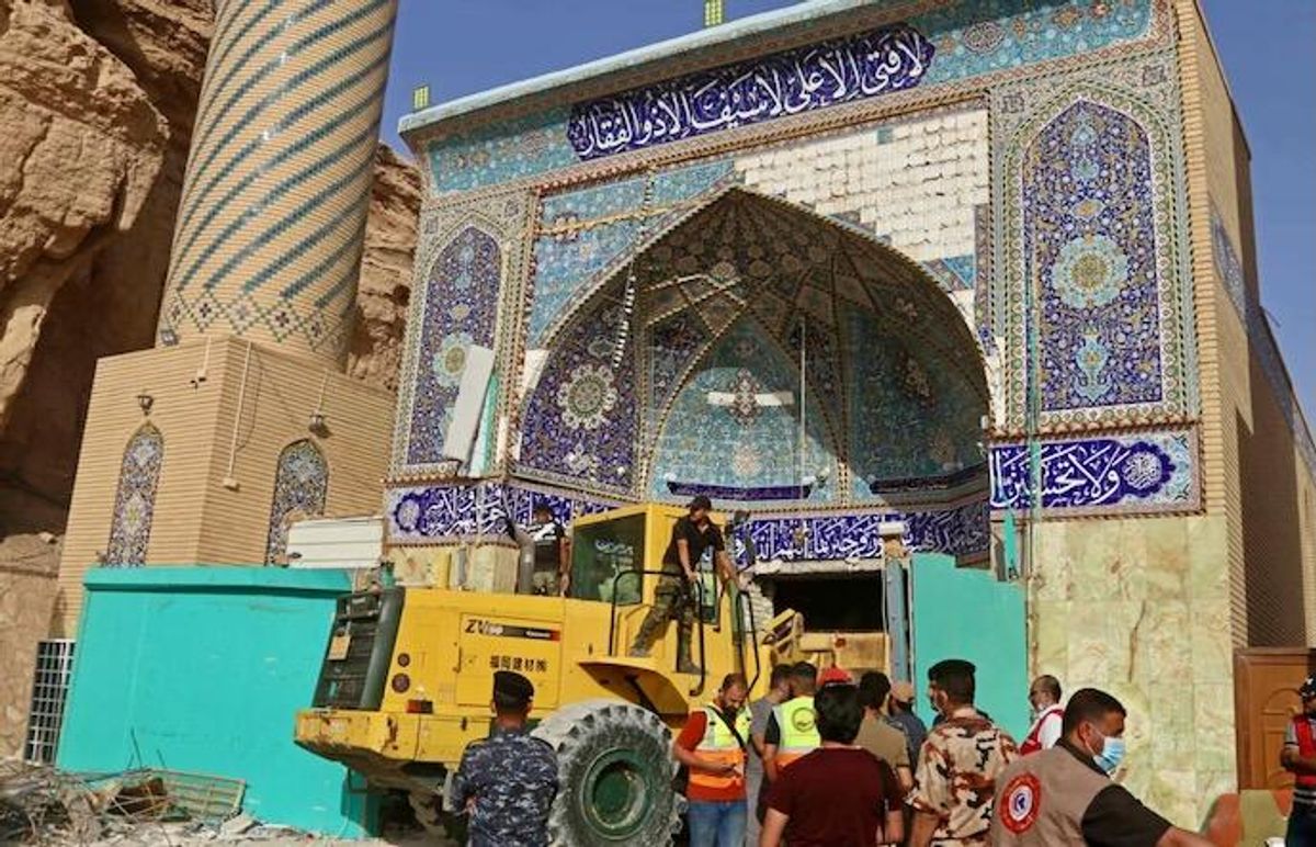 Two more bodies pulled from Iraq shrine after landslide: rescuers - Raw ...