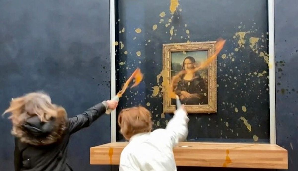 Environmental activists hurl soup at the Mona Lisa in Paris's Louvre ...