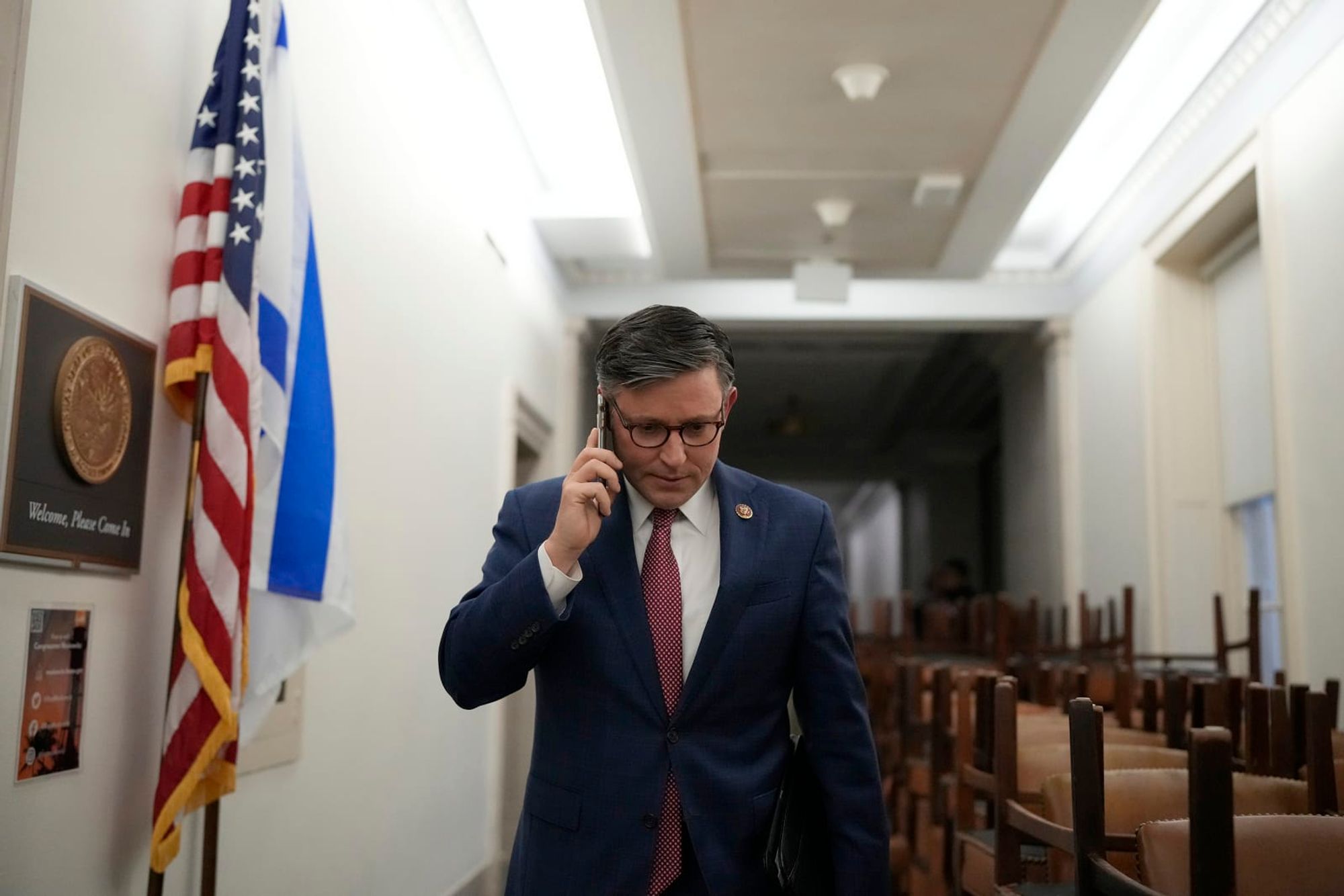 Mike Johnson 'alarmed' GOP leadership aides by floating 'bizarre' new ...