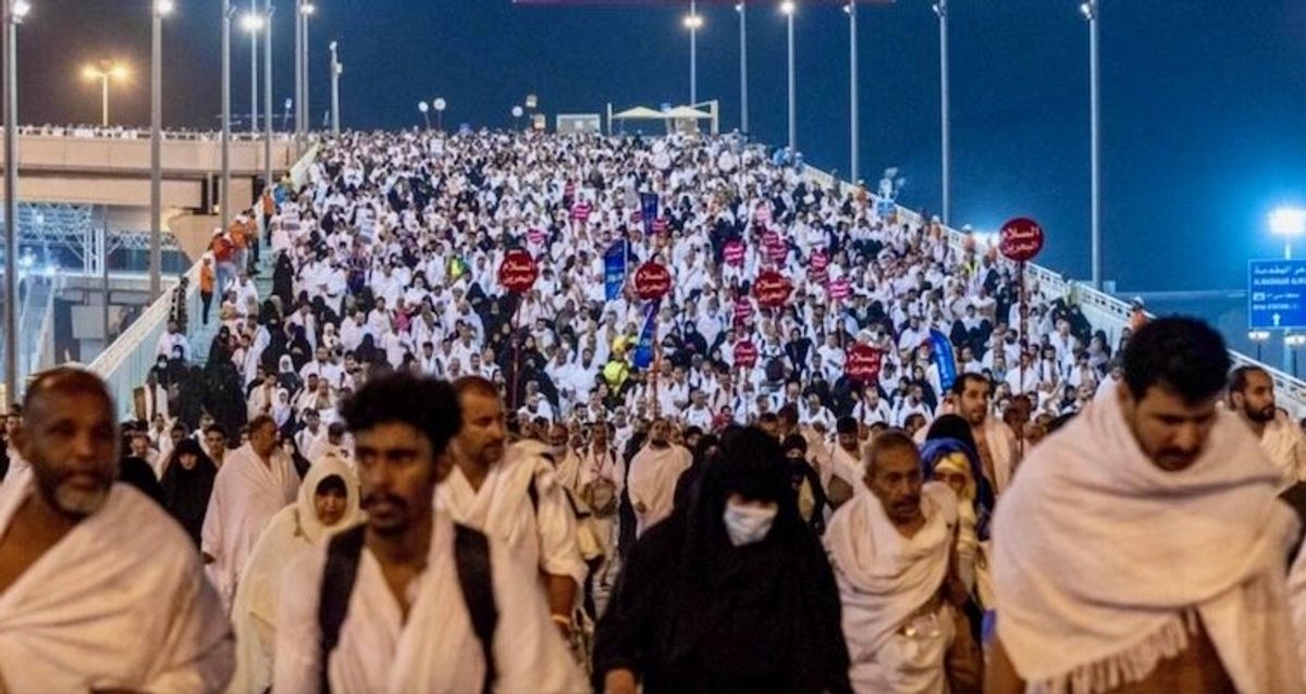 Huge crowds 'stone the devil' as fiercely hot hajj winds down - Raw Story