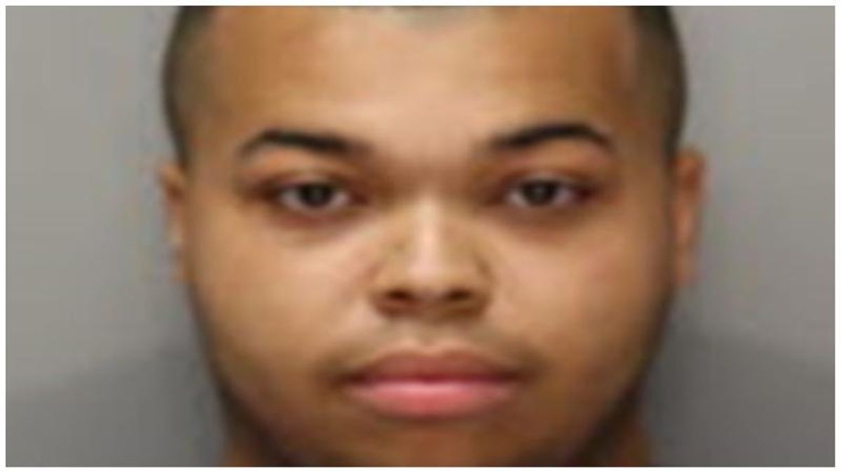 EMT arrested after taking pictures of incapacitated patient's breasts ...