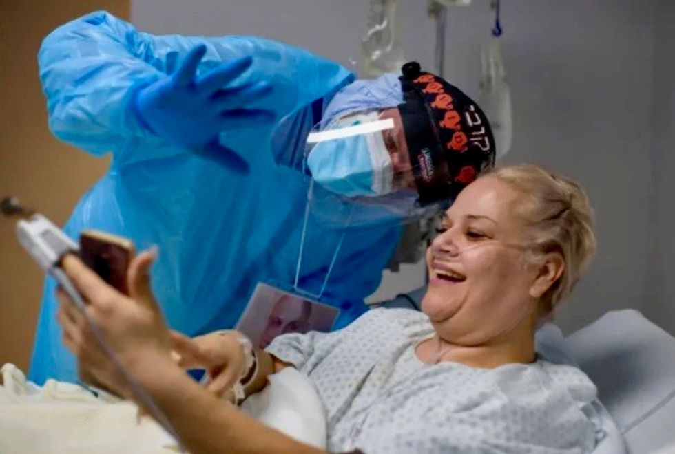 Hospital staff 'truly exhausted,' says Texas doctor in viral hug photo ...