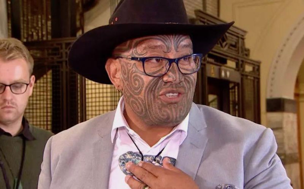 New Zealand Maori MP defies tie rule, rejecting 'colonial noose' - Raw ...