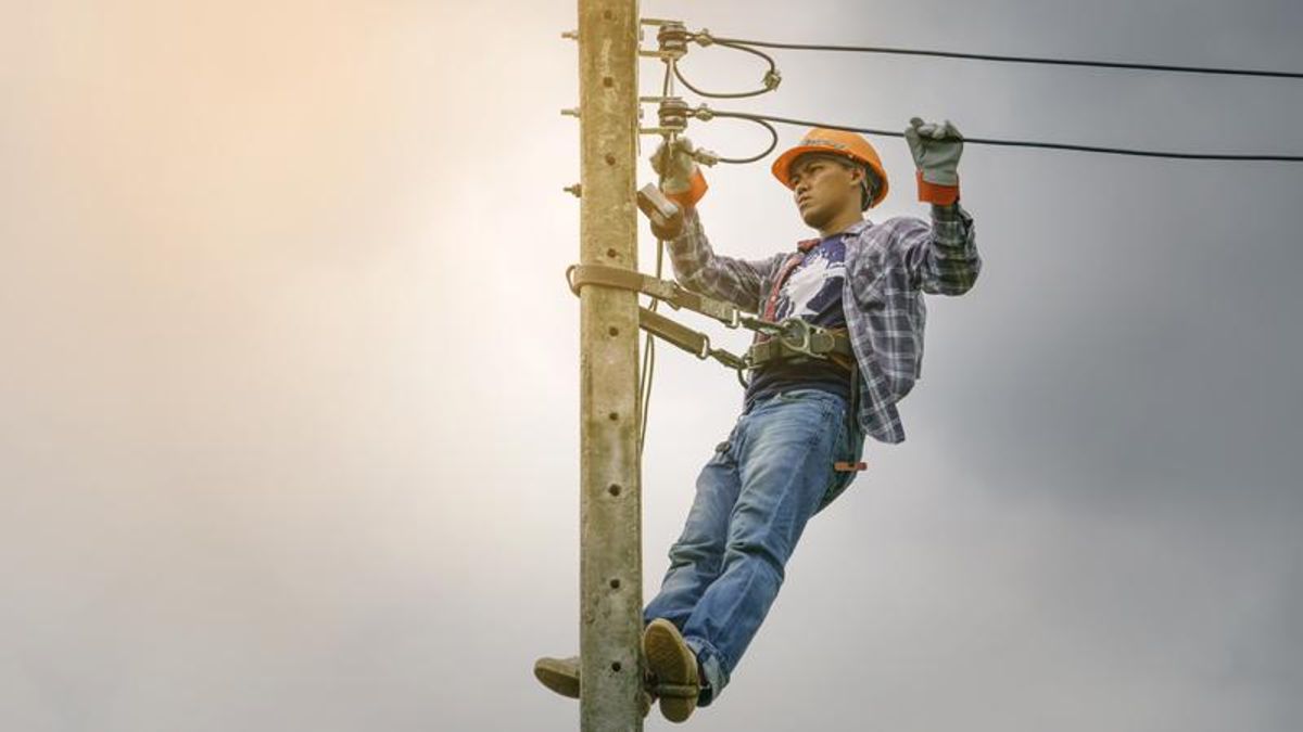 Power outages in Puerto Rico as electricians boycott work to protest ...