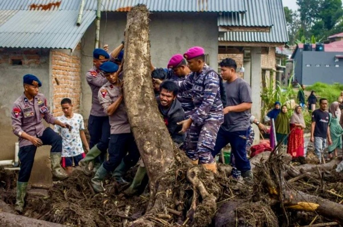 Indonesia floods kill 67 as rescuers race to find missing - Raw Story