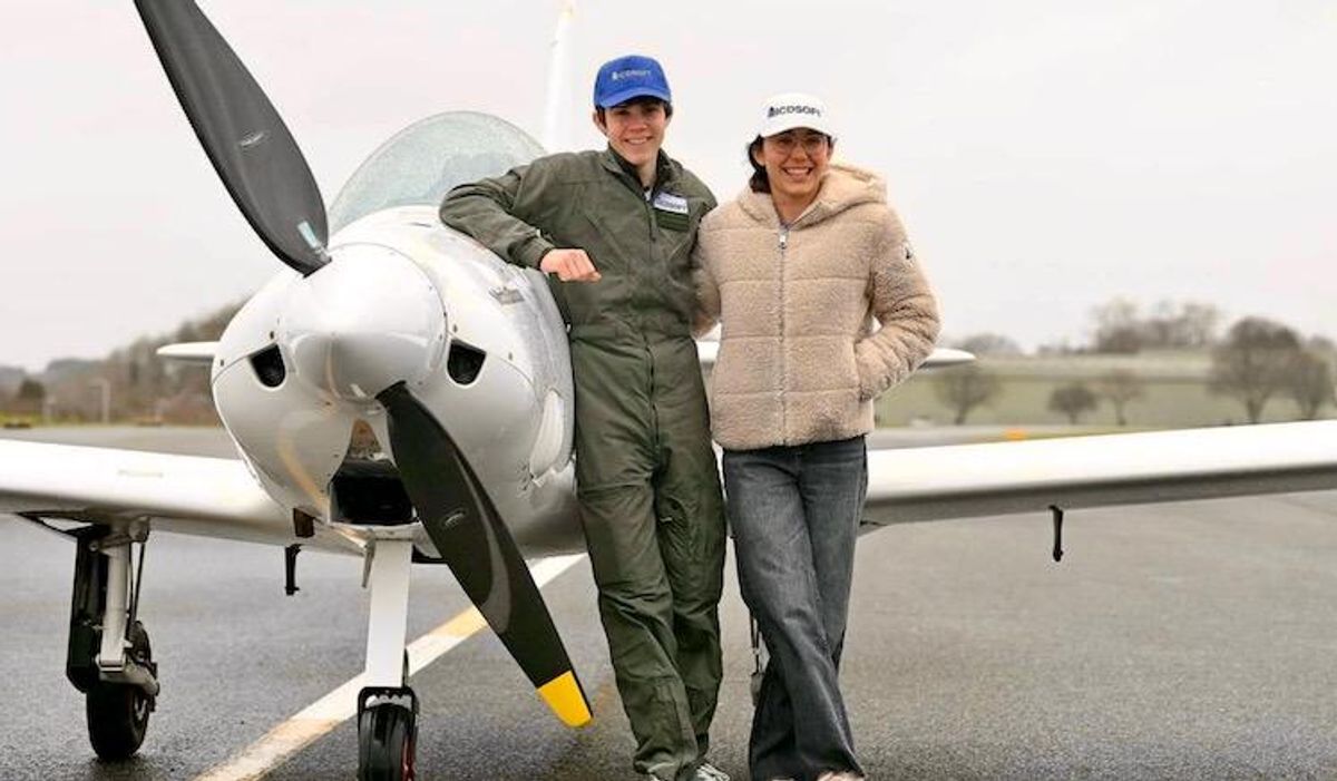 Teen follows sister's tailwinds in global flight bid - Raw Story