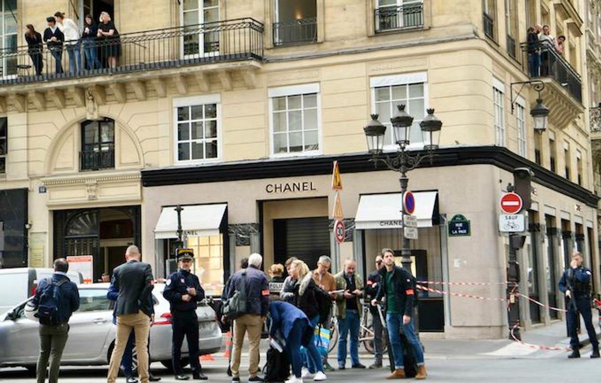 Armed gang robs Chanel boutique in Paris - Raw Story