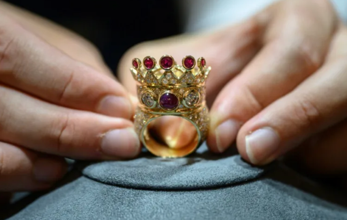 Top-of-the-line bling: Drake reveals he bought Tupac's crown ring - Raw Story