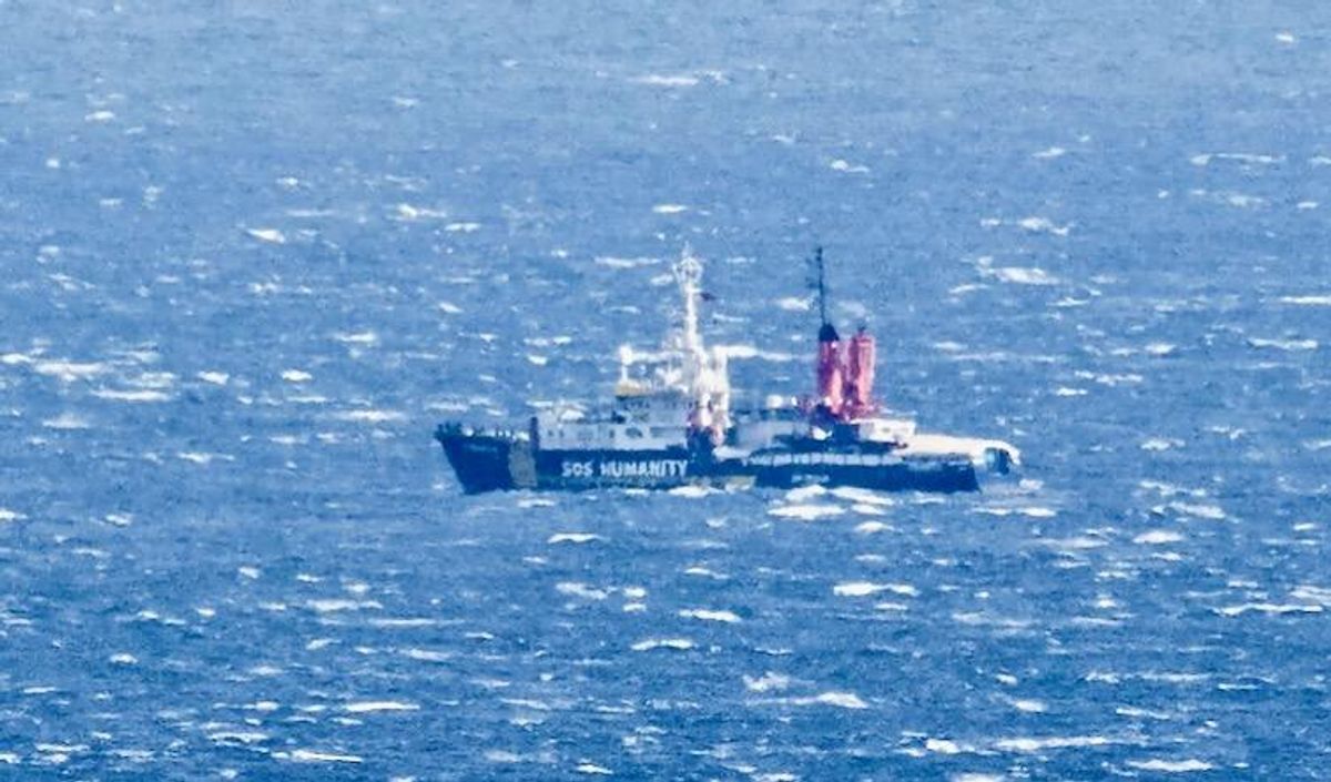 Hundreds of migrants still at sea as Italy closes ports to NGO rescue ...