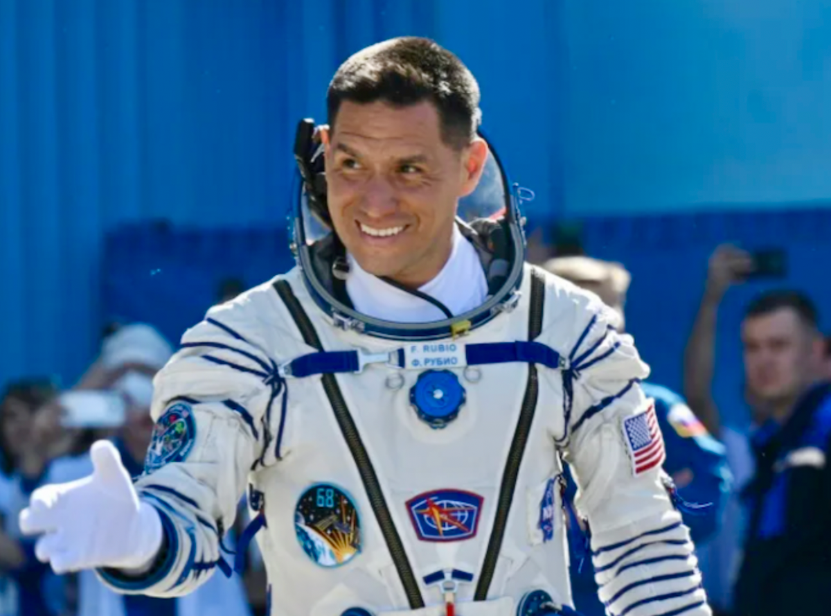 U.S. astronaut sets record for stint in space - Raw Story